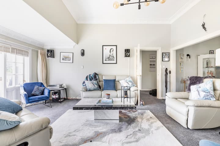 Hospitable Hosts, Happy Home! Double Bedroom - Wellington