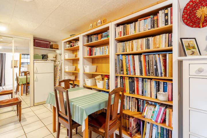 Cosy White Room In A British Home + Breakfast - Vénissieux