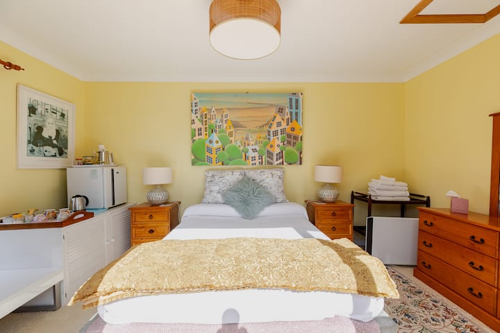 Central Eastbourne Village & Seaside Retreat. - Lower Hutt