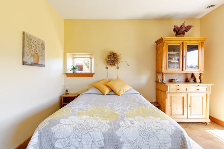 Studio With A View!!!! - Olympic Game Farm, Sequim