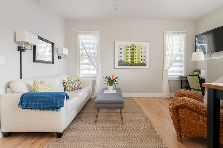 Sophisticated And Cozy Carriage House In Prospect - Longmont, CO