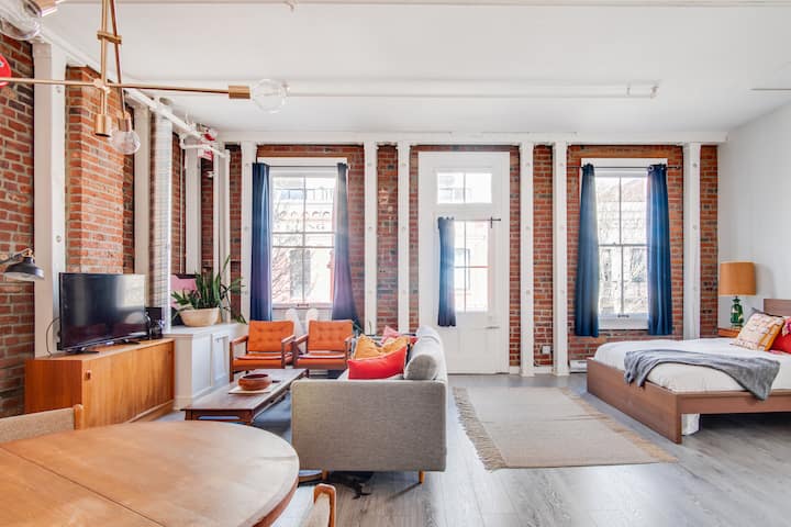 "The Neutra" Luxury Loft In The Heart Of The City - Victoria