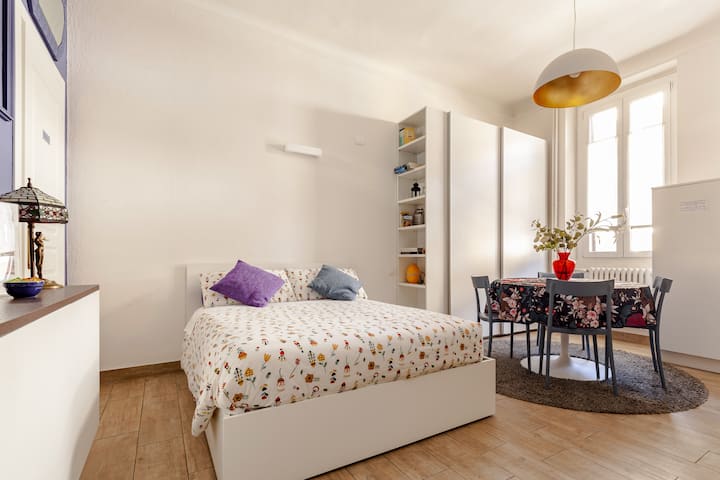 Unforgettable Days In A Traditional Old Milan Home - Milan