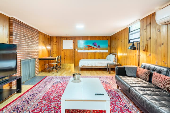 Large One Bedroom Mil Apartment Close To Ballard - Seattle, WA