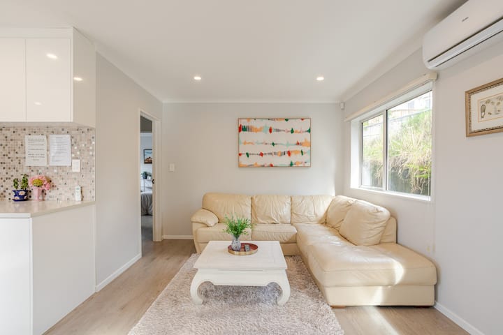 Entire Modern  House - Auckland