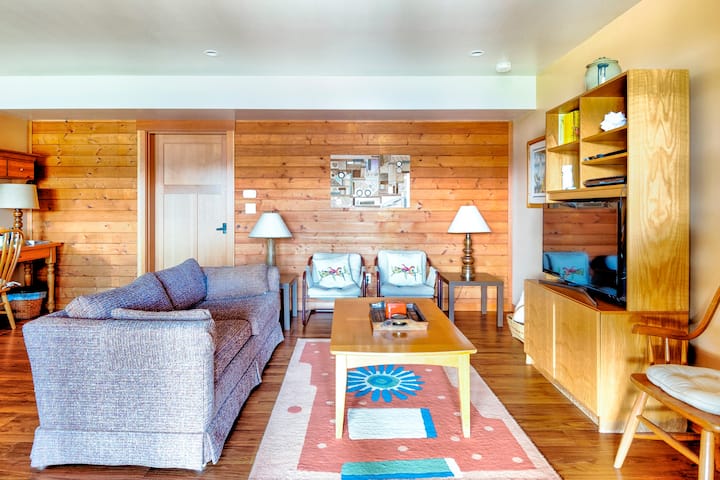 Lake Limerick Lakeside Apartment - Shelton, WA