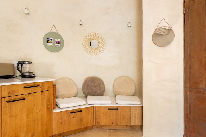 Gîte De Charme Face Au Luberon, Avec Jacuzzi - Gordes