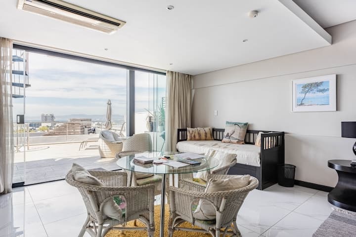 Airy Studio With Amazing Views (No Load Shedding) - Kapstadt