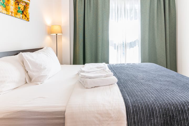 Apartment With A Patio
203 Rue Prince Arthur Est - Montreal