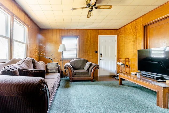 Easy Place To Stay. Room #1 - Winston-Salem, NC