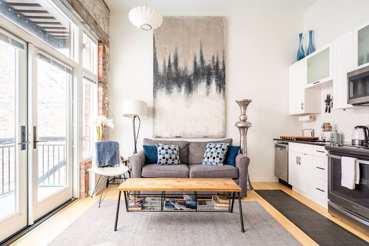 Charming Victoria Loft In Downtown, Parking Included. - Victoria