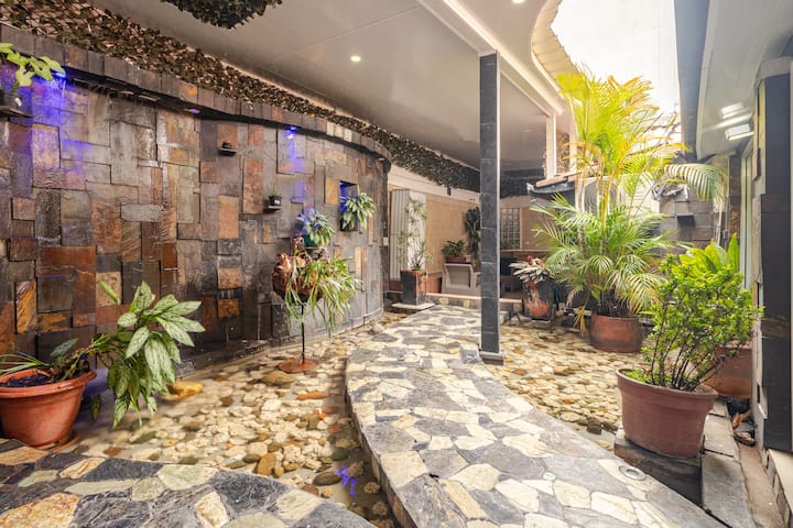 Luxury Slick And Open Loft-hot Tub And A/c - Medellín