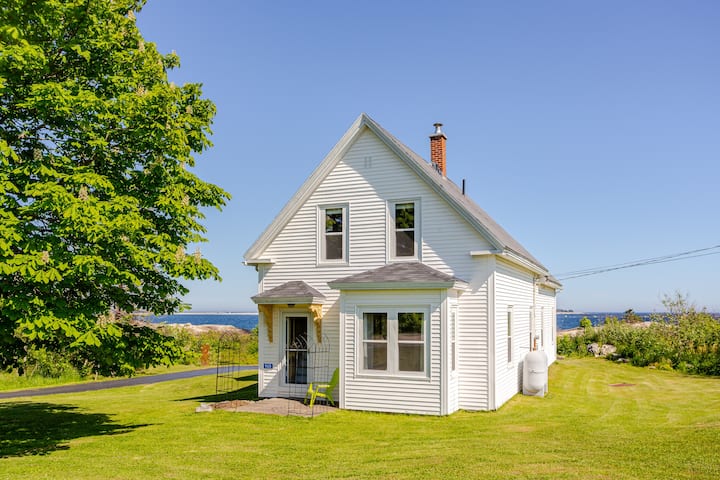 The Mighty Atlantic Guest House - Liverpool, NS, Canada