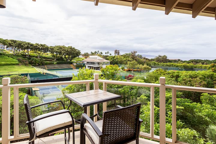 Gaze Out At Panoramic Ocean Views From An Airy Coastal Oasis - Polo Beach, HI