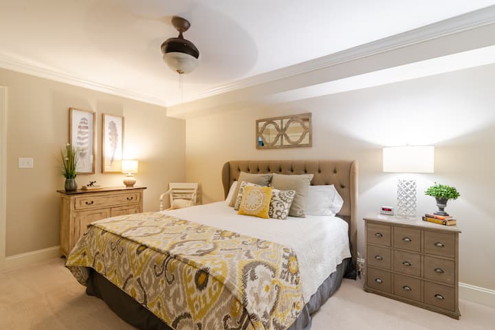 The Henry - Charlotte