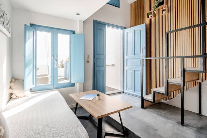 Simplicity Two Storey Suite (Sea View) 35 M² - Santorini