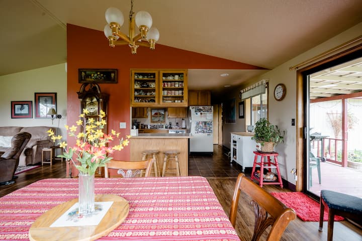 Kingwood Country Home - Redmond, OR