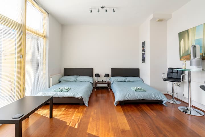 Private O2 Studio In Townhouse - Woolwich