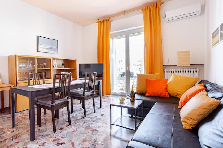 Groß Und Hell, Einen Steinwurf Vom Schloss Entfernt, Balkon, Kostenloses Wlan, Klimaanlage, Parkplatz - Rimini