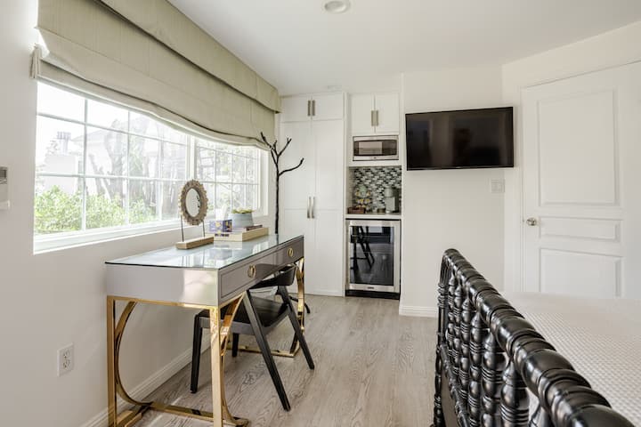 The Birds Nest Perched On A Hill With Views! - Placentia