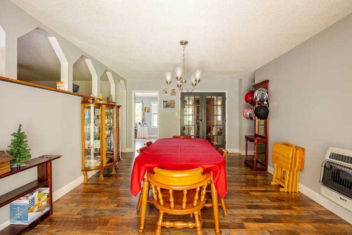 Clean & Cozy Private Room A - Cherokee, NC