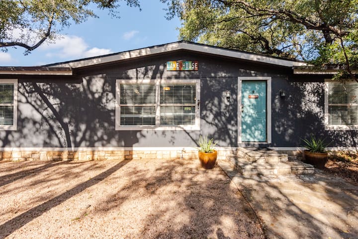 Peace Retreat Lake House - Sleeps 10 - Lago Vista, TX