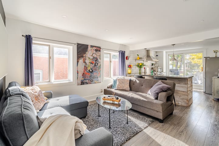Sunlit Private Suite Treetop Balcony - Toronto