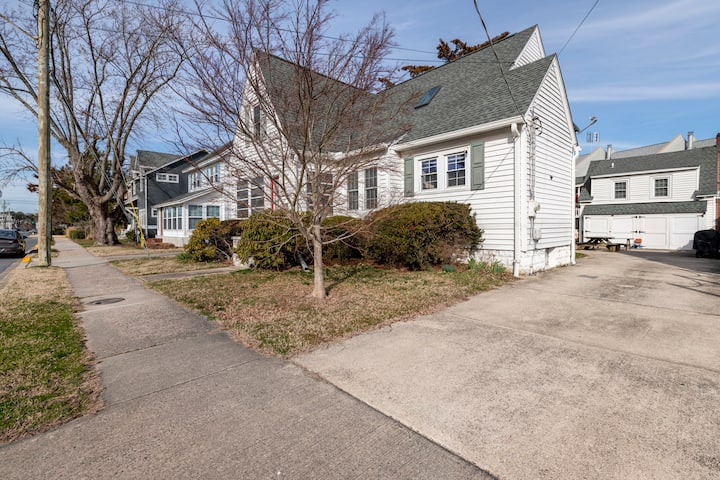 Hanna House - Sleeps 16 - 2 Blocks To Boardwalk - Rehoboth Beach, DE