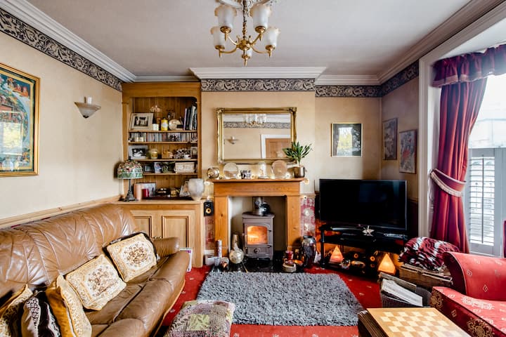 Attic Bedroom In Victorian Town House- Parking - Ipswich