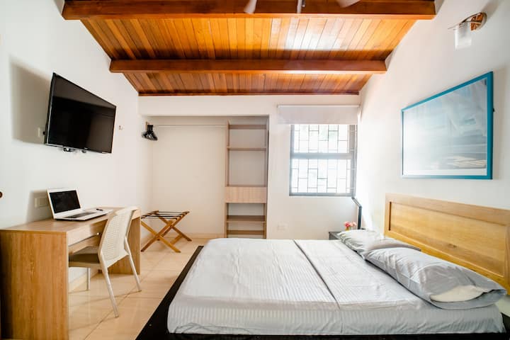 Habitación Con Excelente Ubicación, Bien Equipada. - Barranquilla