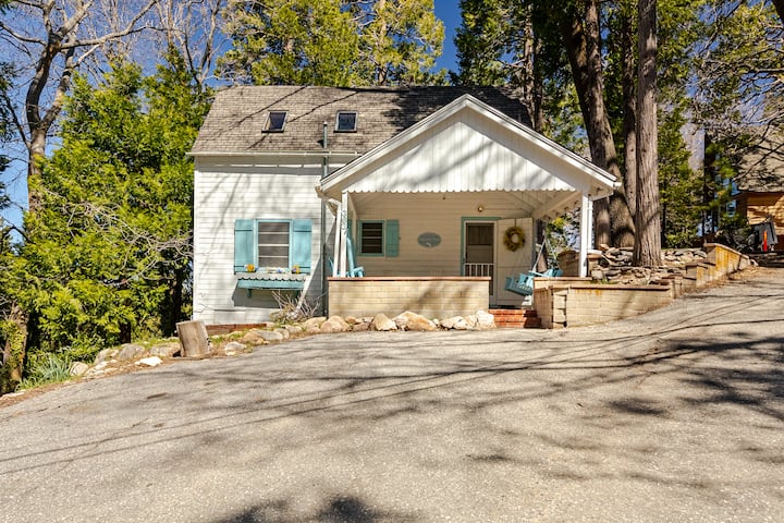Vintage Acorn Retreat - Lake Arrowhead, CA
