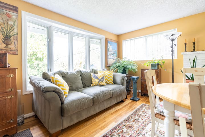 Large Room Amenities, Tech Co’s, Metro Bus, Stores - Kirkland, WA