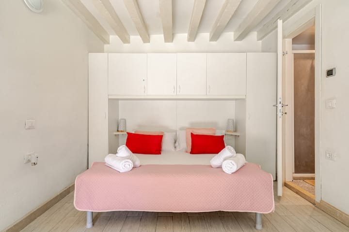 Santi Apostoli Apartment - Venice