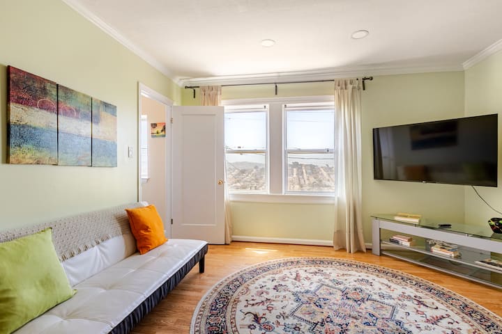 Spacious 2 Br In San Francisco. Views! Parking! - Daly City, CA