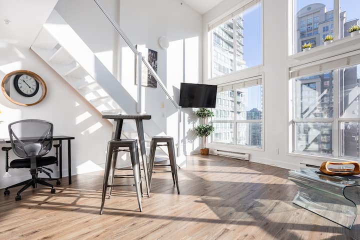 Unique Loft Central Location In Downtown Vancouver & Parking - Vancouver, WA