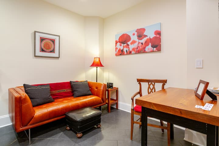 Stylish Studio In Historic Logan Square - Chicago, IL
