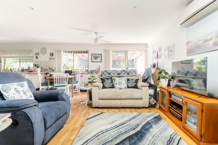Lyn's Lake Bed & Breakfast Near The Entrance - Tuggerah