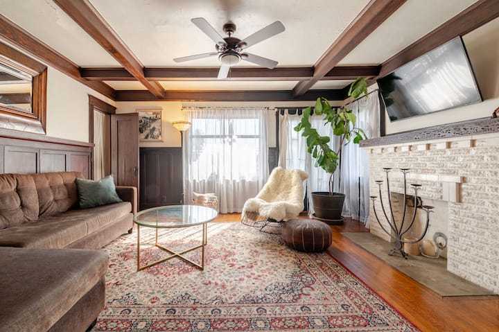 Rejuvenating 1913 Craftsman - Long Beach, CA