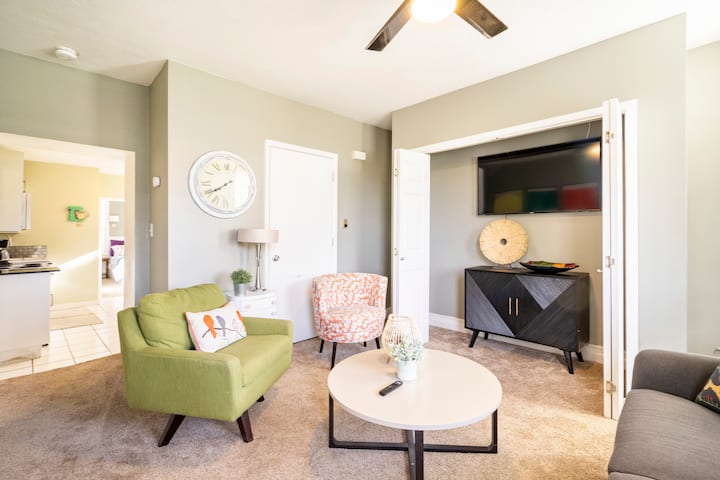 Delightful Digs In Capitol Hill - Utah