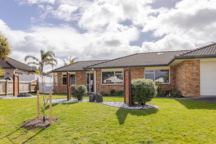 Quality Beach Holiday Home - Papamoa