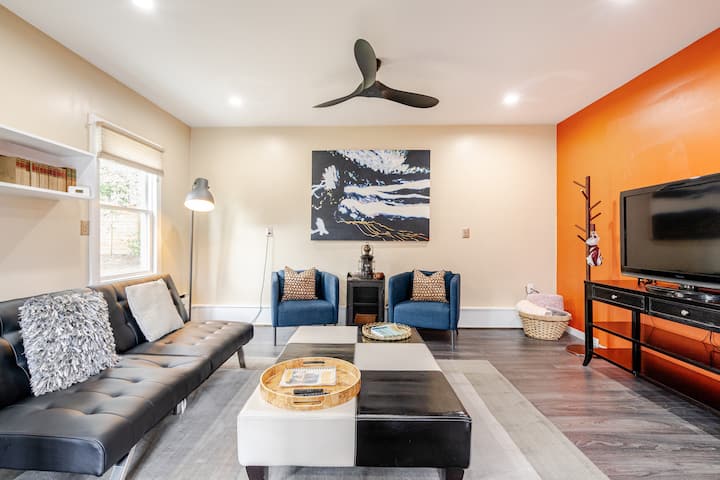 Historic Carriage House With 1br Loft - Rockville, MD