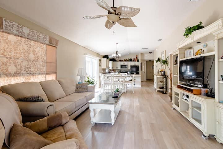 Bevan's Bungalow Private Suite - The Villages, FL