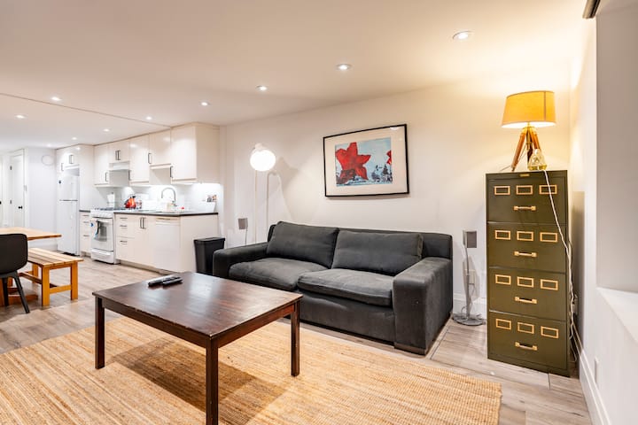 Large New 1-bdrm/1 Bath - King Bed & Parking - Toronto