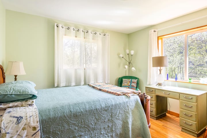 Light-filled Solitude In Quiet Home - Ithaca, NY