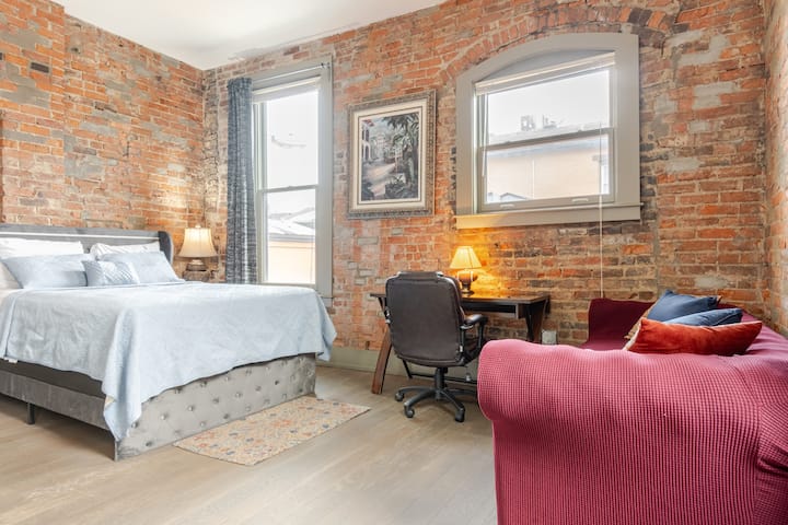 Beautiful Condo In The Heart Of Otr With Parking - Cincinnati, OH