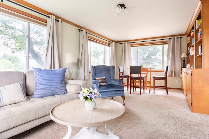 The Treehouse In Old Briarcliff - Kansas City, MO