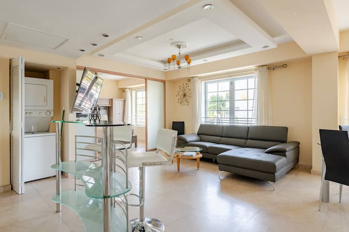 Ocean Beach Front Cozy 2 Bed 2 Bath South Beach - South Beach, FL