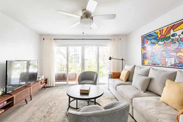 2 Bedroom 2 Bathroom Condo 7 Mile Beach - Cayman Islands