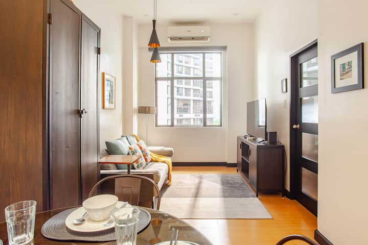 Stylish 1br In Burgos Circle + Washer & Dryer - Taguig