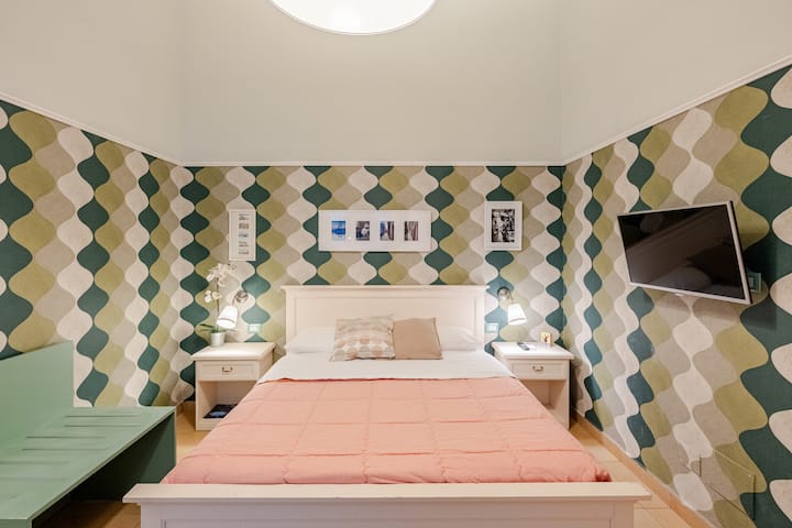 Cathedral | Vintage Apt (2b-2b) In The City Center - Naples